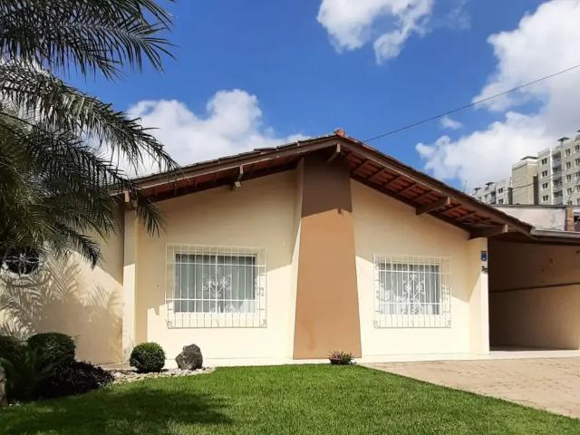Casa / Sobrado para Venda em Joinville/SC Bucarein 4 Quartos
