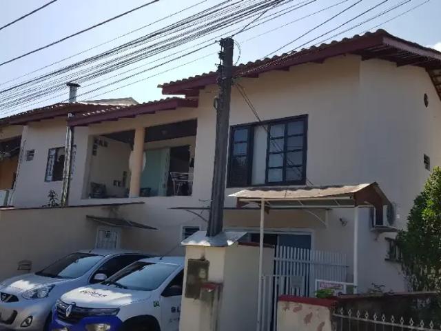 Casa / Sobrado para Venda em Joinville/SC Bucarein 4 Quartos