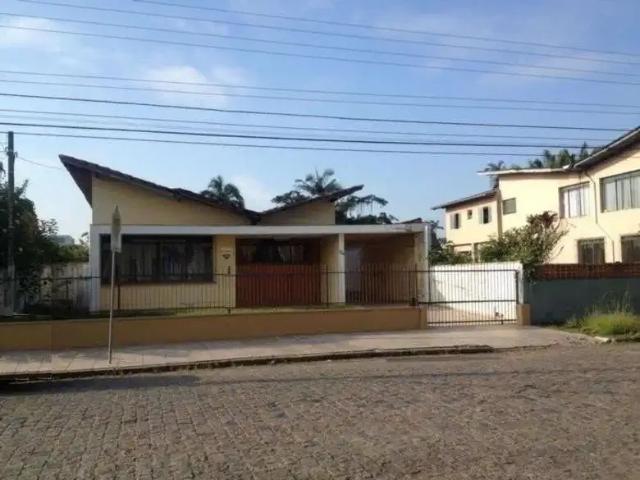 Casa / Sobrado para Venda em Joinville/SC Bucarein 4 Quartos