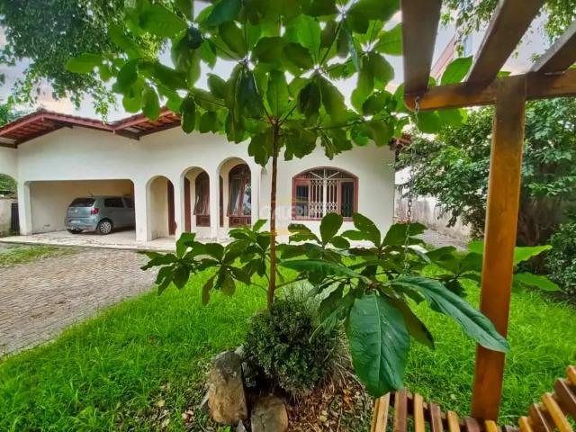 Casa / Sobrado para Venda em Joinville/SC Bucarein 5 Quartos