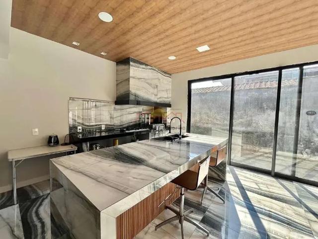 Casa / Sobrado para Venda em Joinville/SC Comasa 4 Quartos