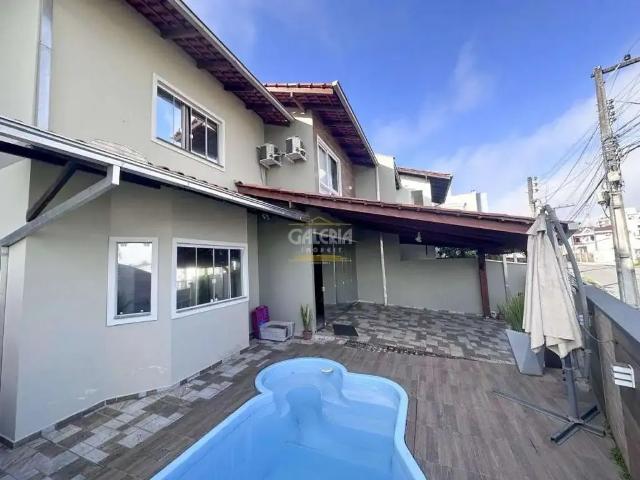 Casa / Sobrado para Venda em Joinville/SC Costa e Silva 3 Quartos