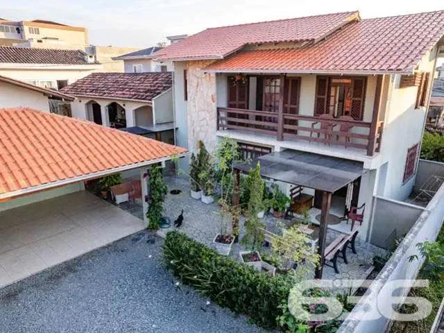 Casa / Sobrado para Venda em Joinville/SC Costa e Silva 3 Quartos