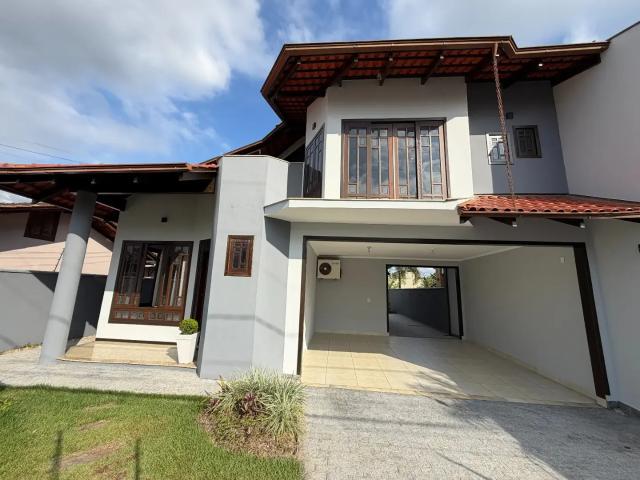 Casa / Sobrado para Venda em Joinville/SC Costa e Silva 3 Quartos