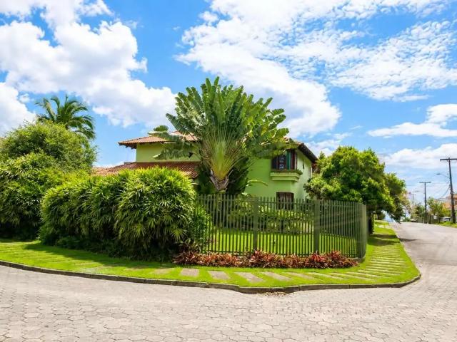 Casa / Sobrado para Venda em Joinville/SC Costa e Silva 4 Quartos