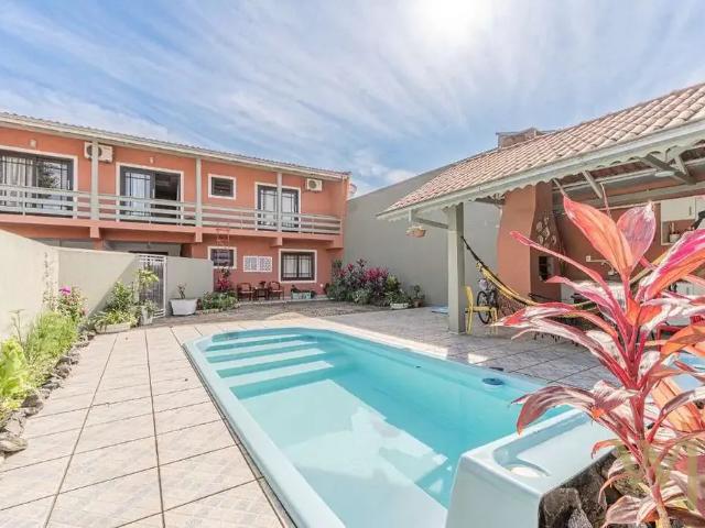 Casa / Sobrado para Venda em Joinville/SC Costa e Silva 4 Quartos