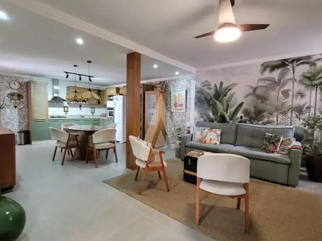 Casa / Sobrado para Venda em Joinville/SC Costa e Silva 4 Quartos