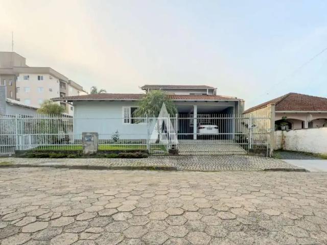 Casa / Sobrado para Venda em Joinville/SC Costa e Silva 4 Quartos
