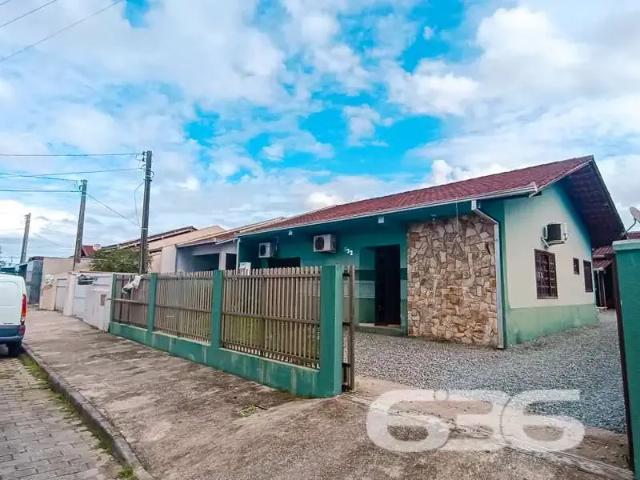 Casa / Sobrado para Venda em Joinville/SC Espinheiros 4 Quartos