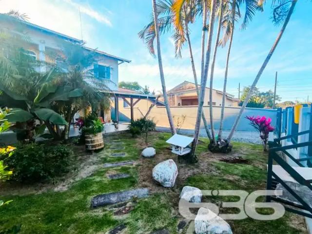 Casa / Sobrado para Venda em Joinville/SC Espinheiros 4 Quartos