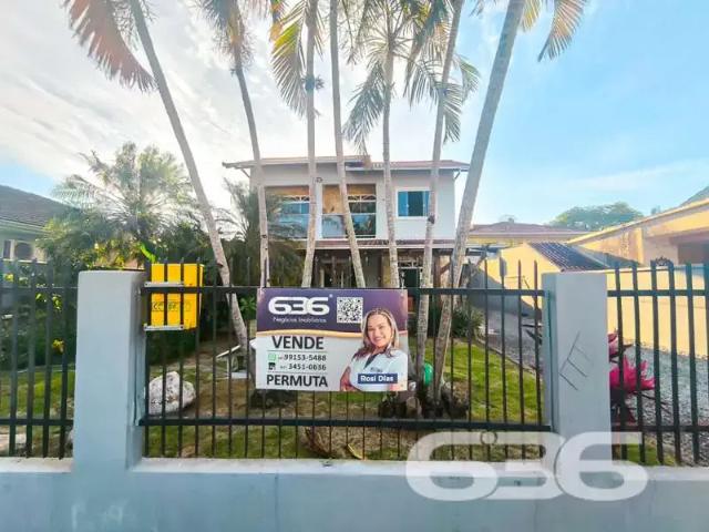 Casa / Sobrado para Venda em Joinville/SC Espinheiros 4 Quartos