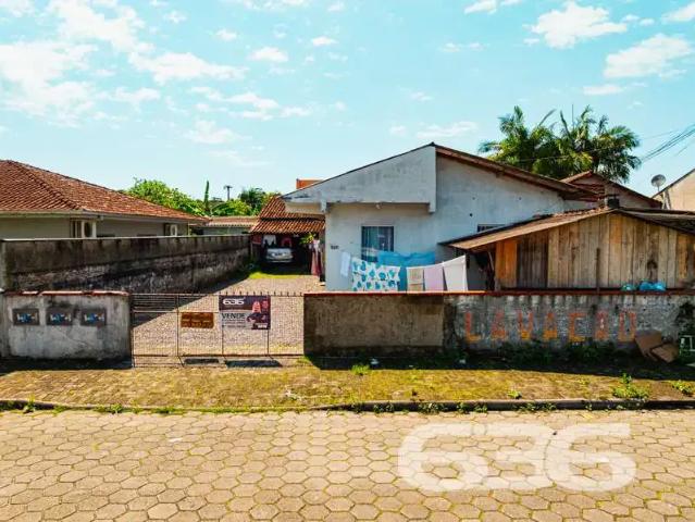 Casa / Sobrado para Venda em Joinville/SC Espinheiros 6 Quartos