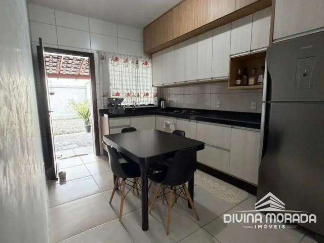 Casa / Sobrado para Venda em Joinville/SC Espinheiros 2 Quartos