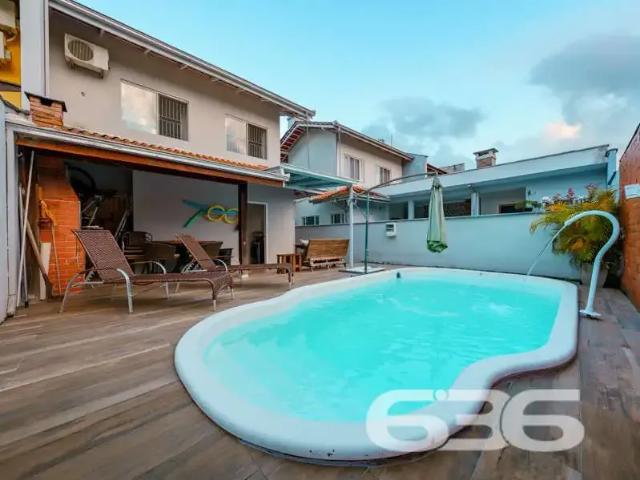 Casa / Sobrado para Venda em Joinville/SC Espinheiros 3 Quartos