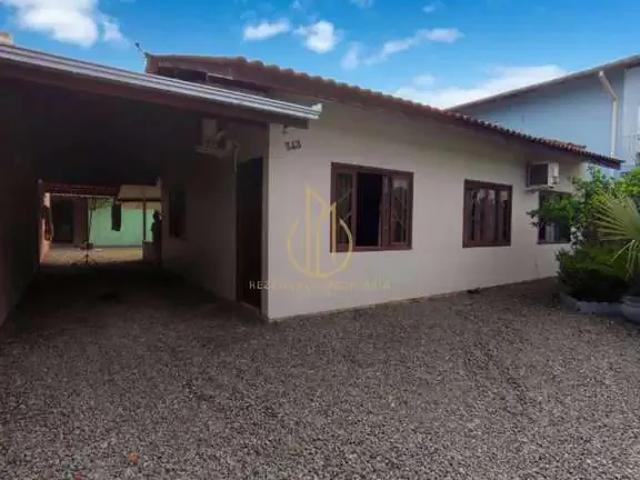 Casa / Sobrado para Venda em Joinville/SC Espinheiros 3 Quartos