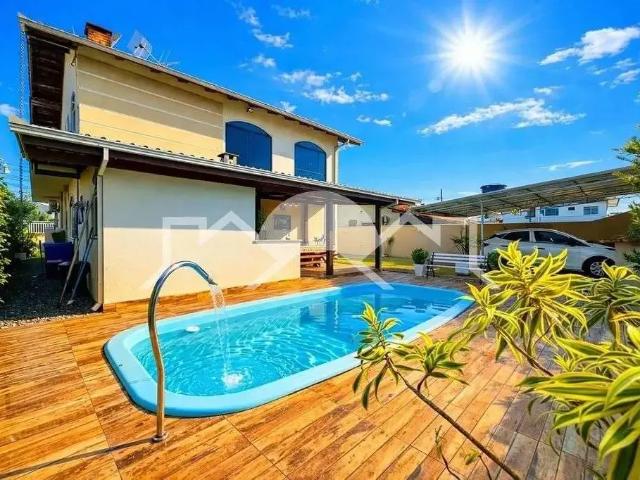 Casa / Sobrado para Venda em Joinville/SC Fátima 5 Quartos