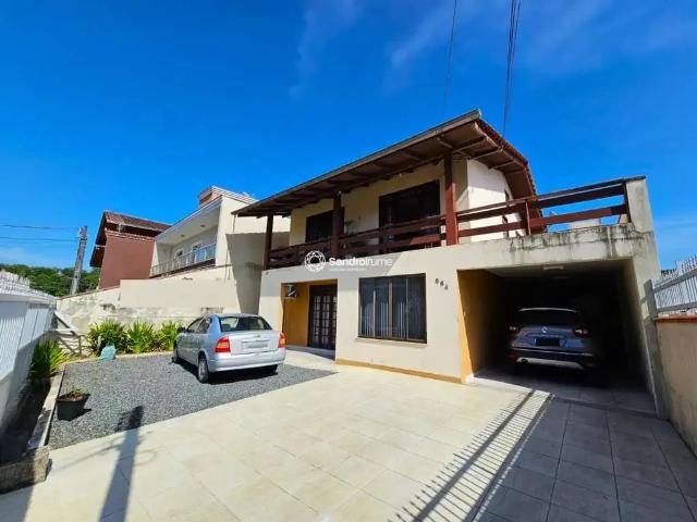 Casa / Sobrado para Venda em Joinville/SC Floresta 4 Quartos