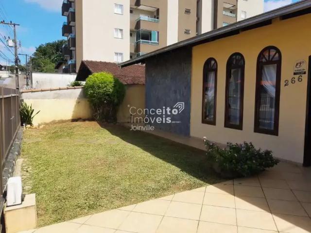Casa / Sobrado para Venda em Joinville/SC Floresta 4 Quartos