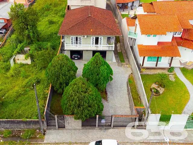 Casa / Sobrado para Venda em Joinville/SC Floresta 4 Quartos