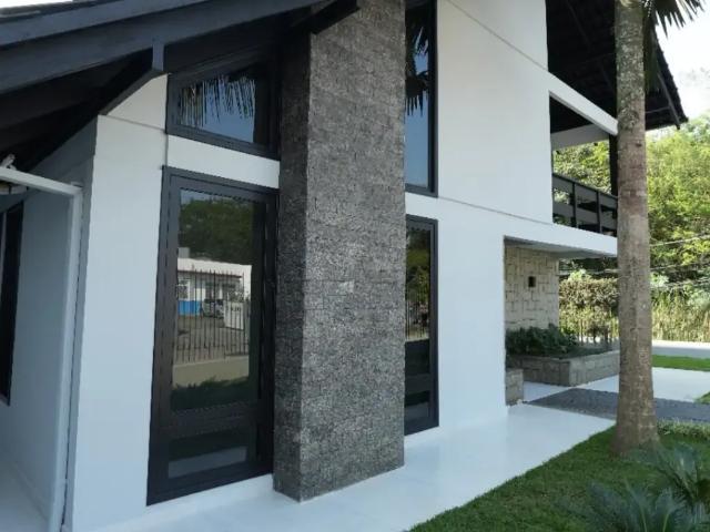 Casa / Sobrado para Venda em Joinville/SC Floresta 4 Quartos