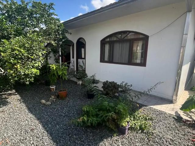 Casa / Sobrado para Venda em Joinville/SC Floresta 4 Quartos
