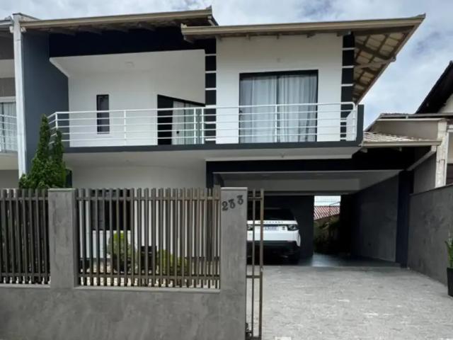 Casa / Sobrado para Venda em Joinville/SC Floresta 4 Quartos