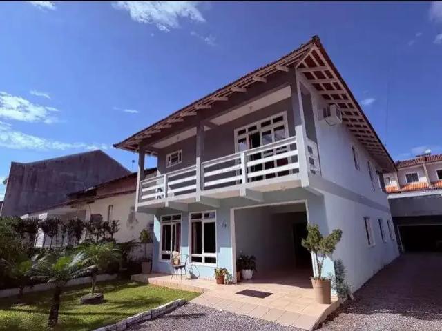 Casa / Sobrado para Venda em Joinville/SC Floresta 4 Quartos