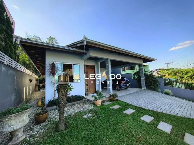Casa / Sobrado para Venda em Joinville/SC Floresta 4 Quartos