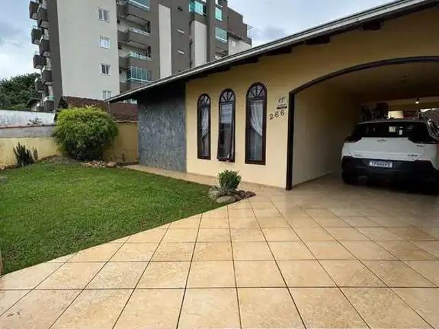 Casa / Sobrado para Venda em Joinville/SC Floresta 4 Quartos