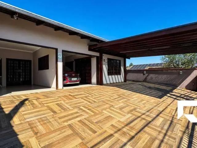 Casa / Sobrado para Venda em Joinville/SC Floresta 4 Quartos