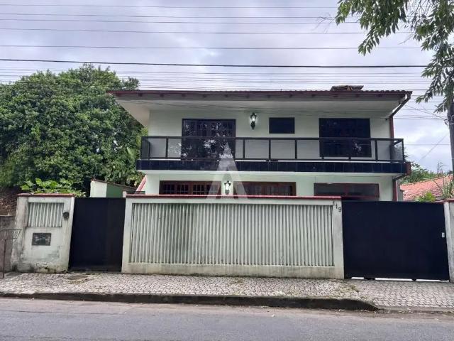 Casa / Sobrado para Venda em Joinville/SC Floresta 4 Quartos