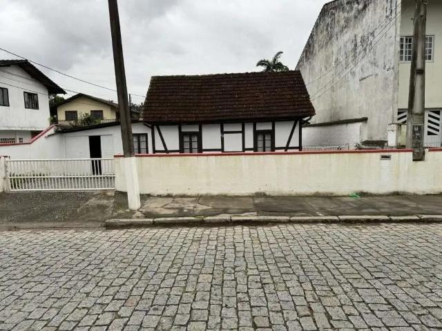 Casa / Sobrado para Venda em Joinville/SC Floresta 4 Quartos