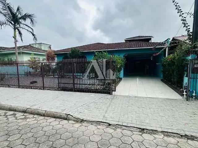 Casa / Sobrado para Venda em Joinville/SC Floresta 4 Quartos