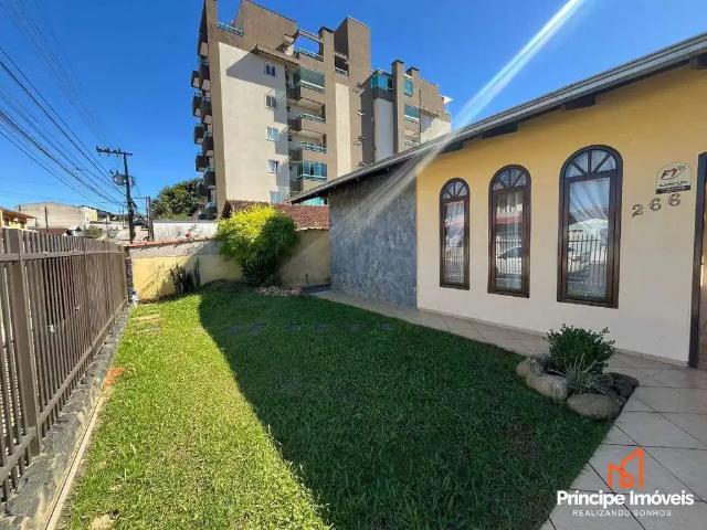 Casa / Sobrado para Venda em Joinville/SC Floresta 4 Quartos