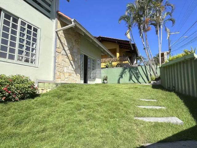 Casa / Sobrado para Venda em Joinville/SC Floresta 4 Quartos