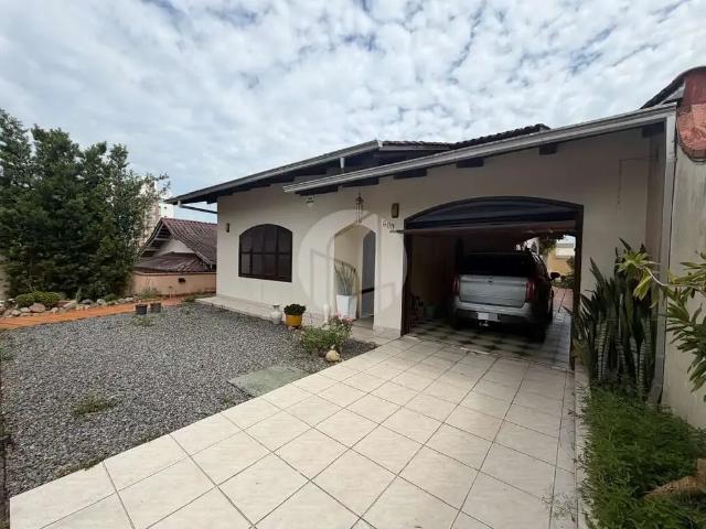 Casa / Sobrado para Venda em Joinville/SC Floresta 4 Quartos