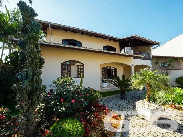 Casa / Sobrado para Venda em Joinville/SC Floresta 4 Quartos