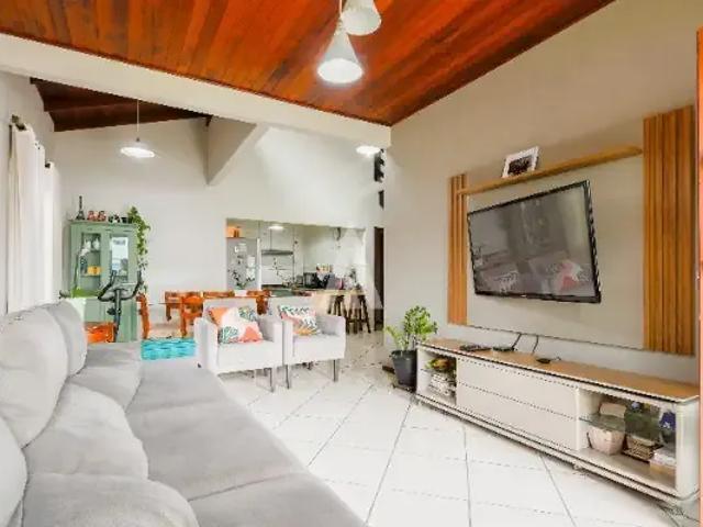 Casa / Sobrado para Venda em Joinville/SC Floresta 4 Quartos