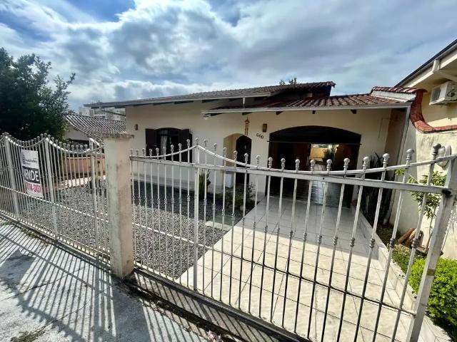 Casa / Sobrado para Venda em Joinville/SC Floresta 4 Quartos