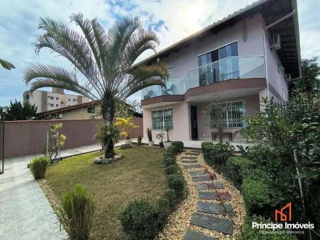 Casa / Sobrado para Venda em Joinville/SC Floresta 4 Quartos