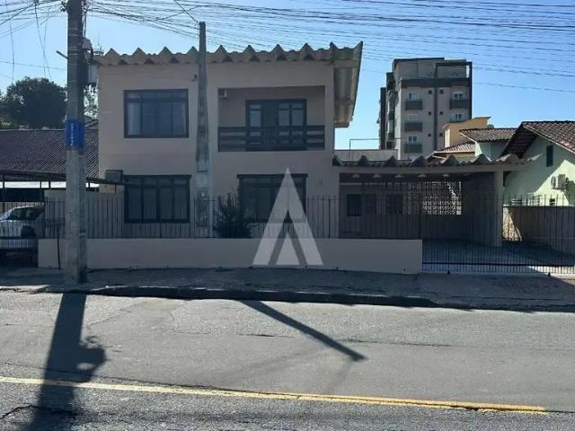Casa / Sobrado para Venda em Joinville/SC Floresta 5 Quartos