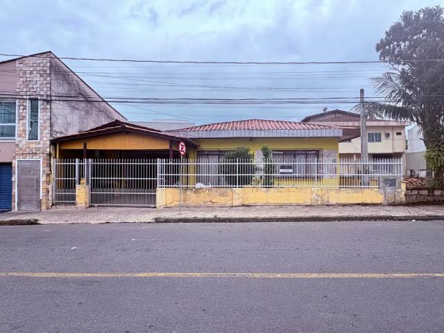 Casa / Sobrado para Venda em Joinville/SC Floresta 3 Quartos