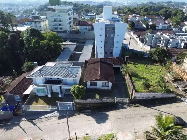 Casa / Sobrado para Venda em Joinville/SC Floresta 3 Quartos