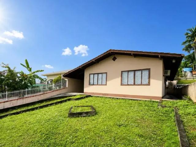 Casa / Sobrado para Venda em Joinville/SC Floresta 3 Quartos