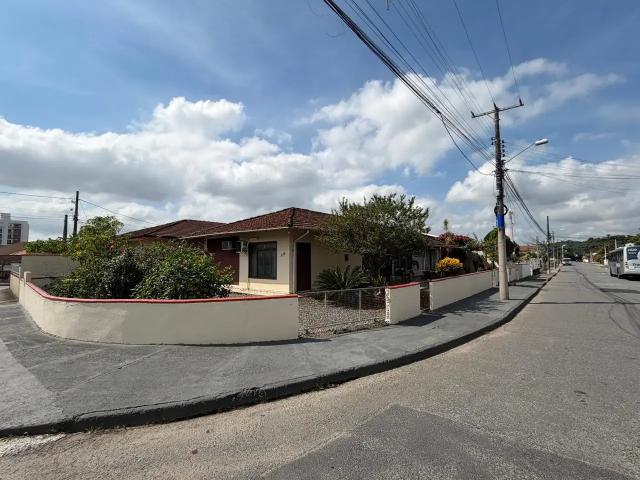 Casa / Sobrado para Venda em Joinville/SC Floresta 3 Quartos