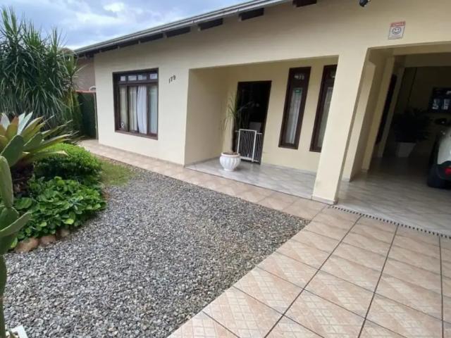 Casa / Sobrado para Venda em Joinville/SC Floresta 3 Quartos