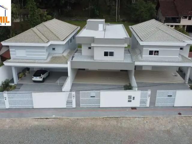 Casa / Sobrado para Venda em Joinville/SC Glória 4 Quartos