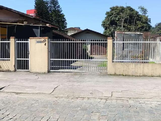 Casa / Sobrado para Venda em Joinville/SC Glória 4 Quartos