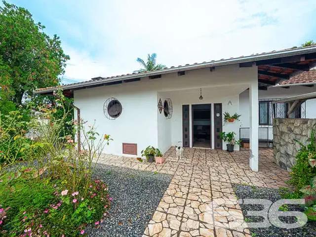 Casa / Sobrado para Venda em Joinville/SC Guanabara 4 Quartos