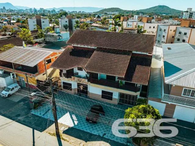 Casa / Sobrado para Venda em Joinville/SC Guanabara 6 Quartos